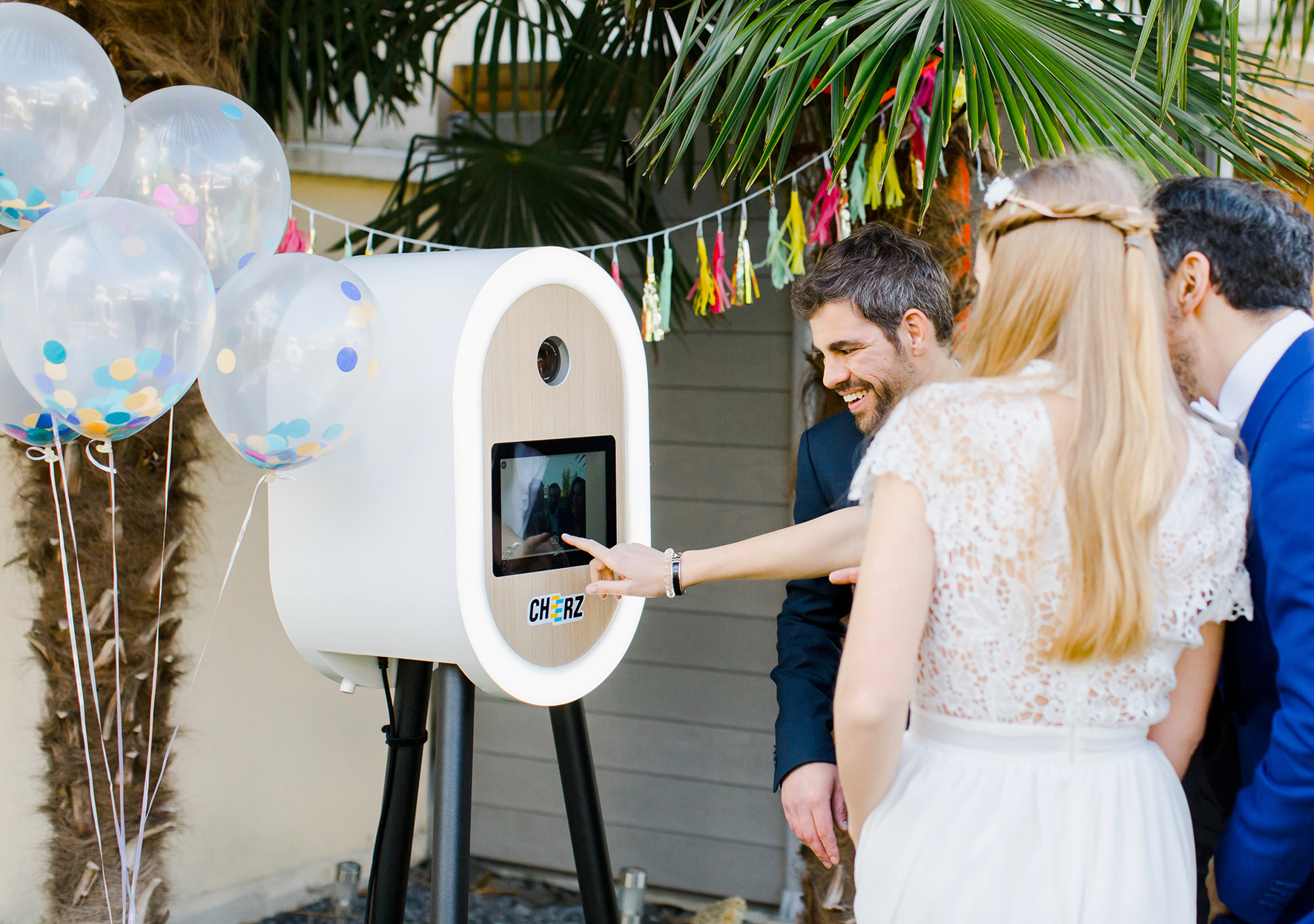 Faites briller vos événements avec la Location de Photomaton à Paris ...